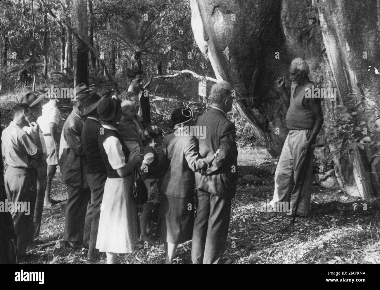 Porteur d'un boomerang et d'un woomera pour « l'atmosphère », David ...