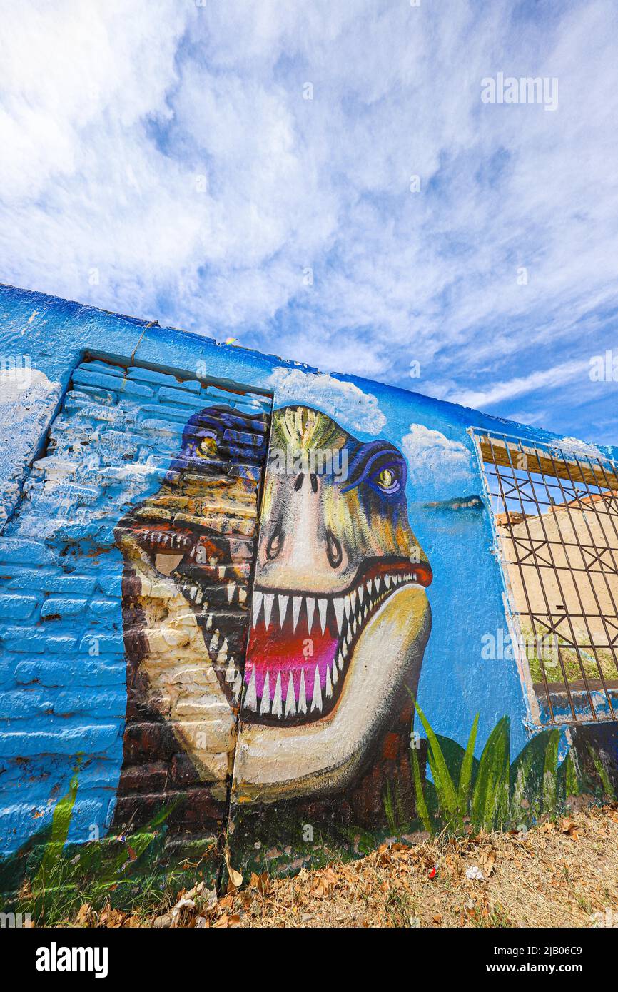 Un dinosaure dans une murale à Esqueda, au Mexique. Pueblo Esqueda dans ...