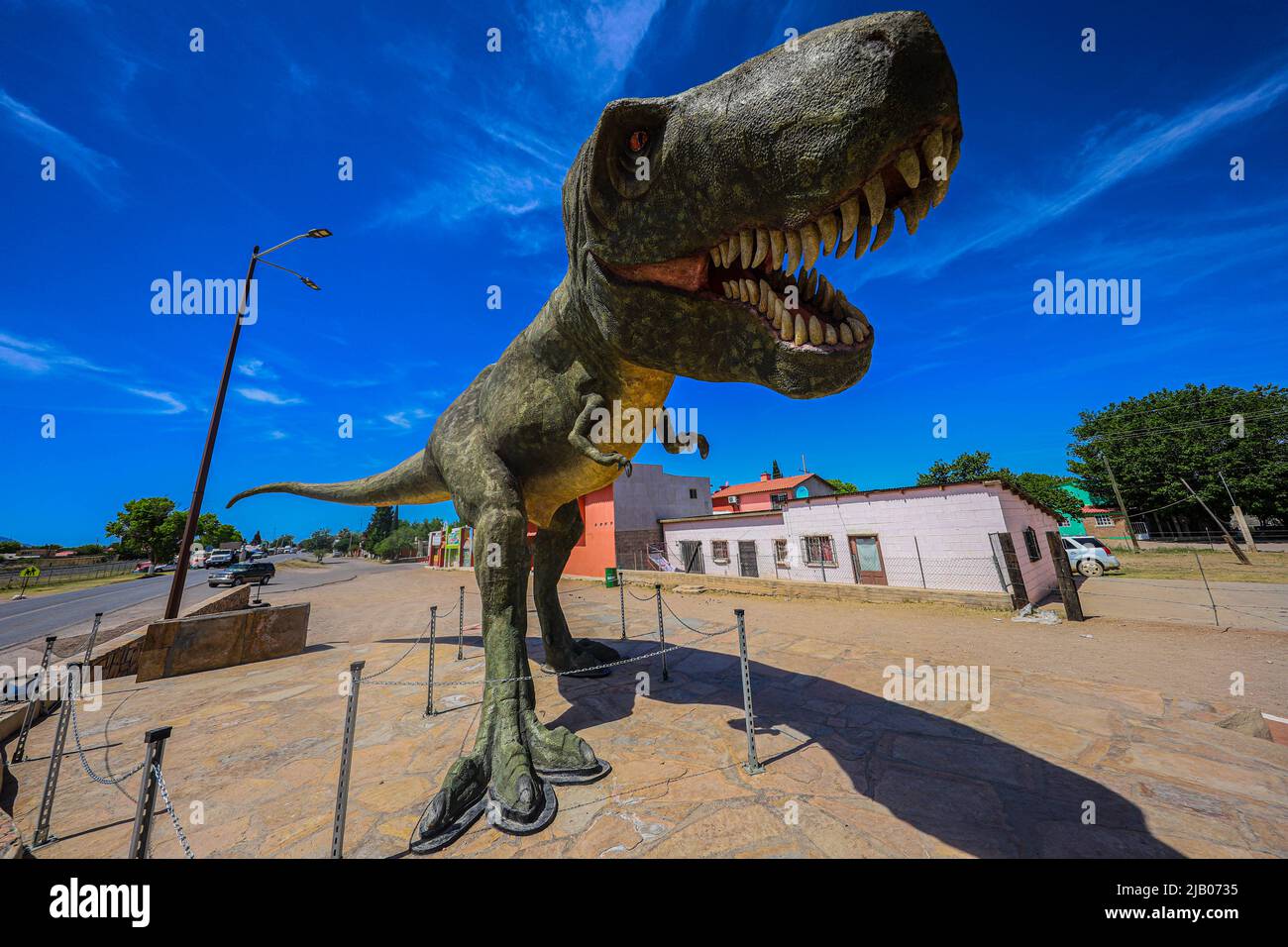 Une sculpture de dinosaures de Tyrannosaurus rex à Esqueda, au Mexique ...