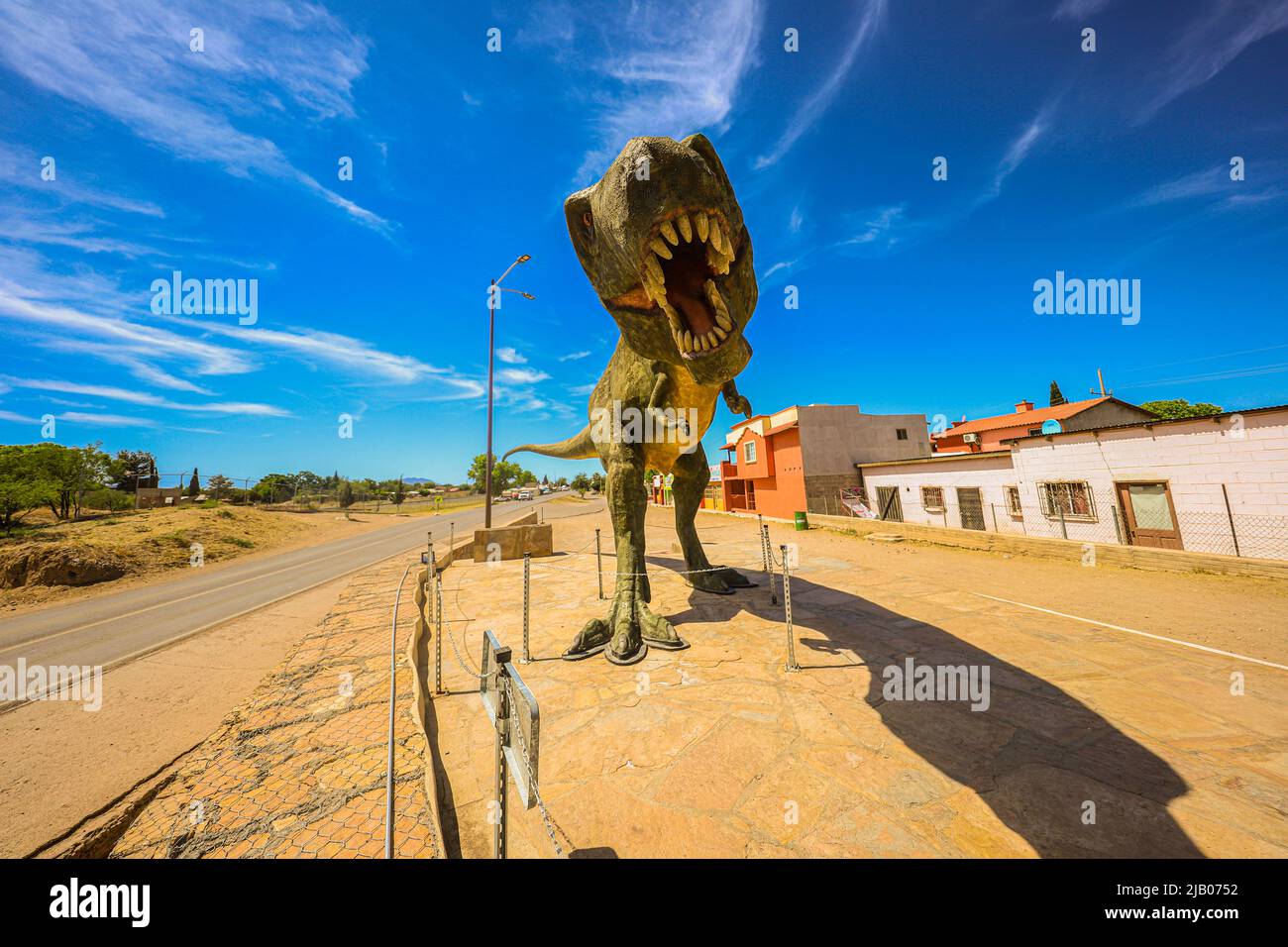 Une sculpture de dinosaures de Tyrannosaurus rex à Esqueda, au Mexique ...