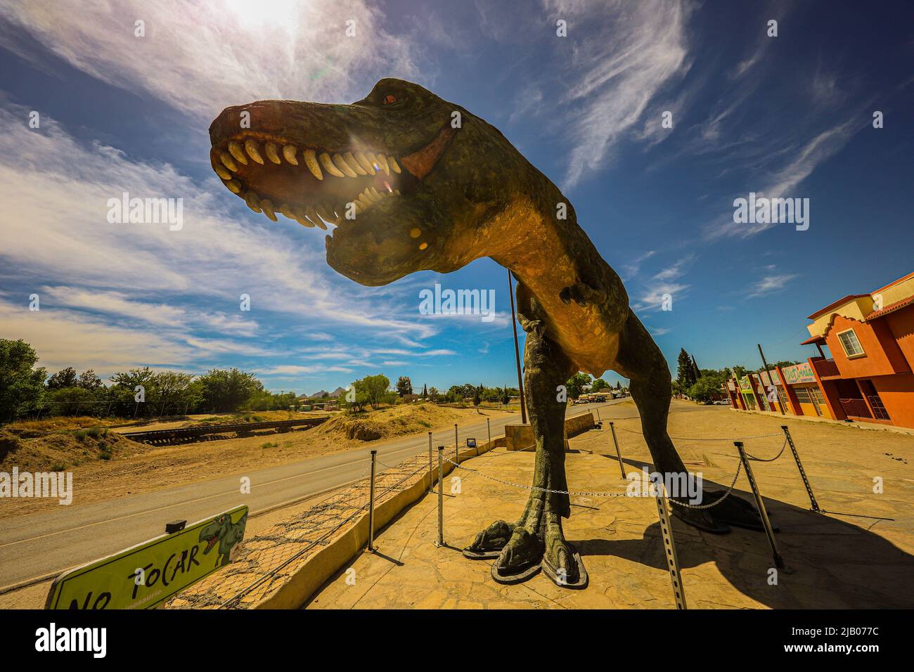 Une sculpture de dinosaures de Tyrannosaurus rex à Esqueda, au Mexique ...