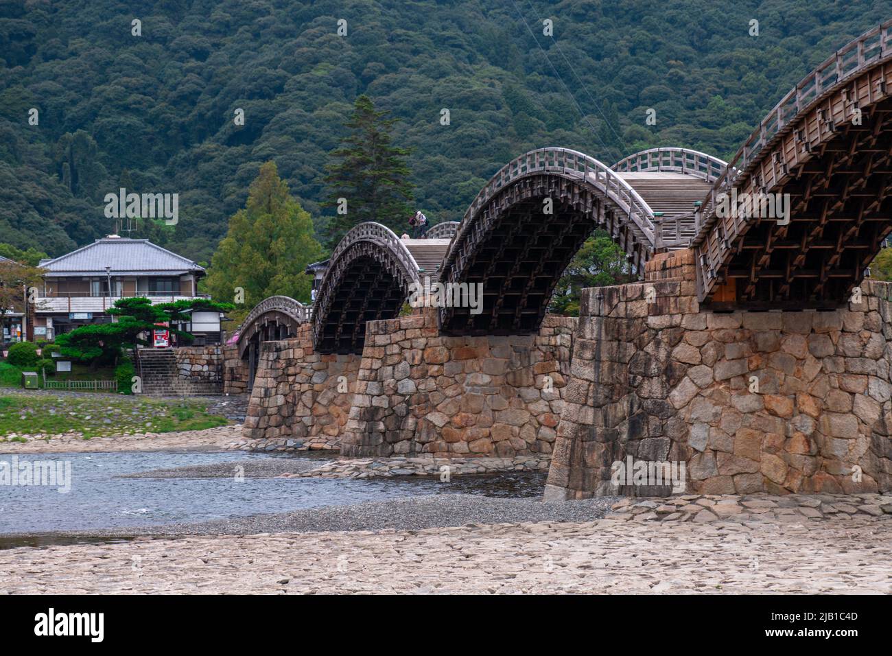 Le pont de Kintai (Kintaikyo), un pont en bois historique à Iwakuni ...