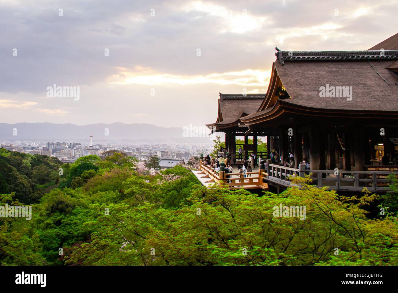 Otowa-san Kiyomizu Temple de Dera, un célèbre temple bouddhiste dans l ...