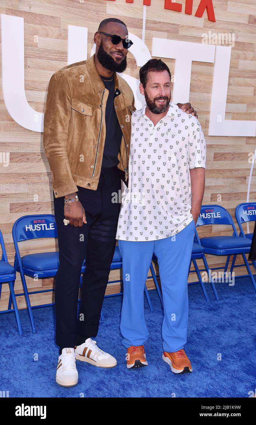 WESTWOOD, CA - 01 JUIN : (G-D) LeBron James et Adam Sandler assistent à ...