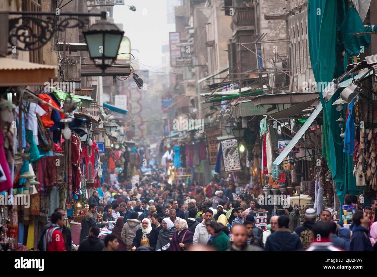 Tourists shopping egypt Banque de photographies et d’images à haute résolution - Alamy