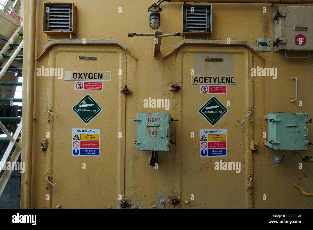 Liquid oxygen bottle Banque de photographies et d’images à haute ...