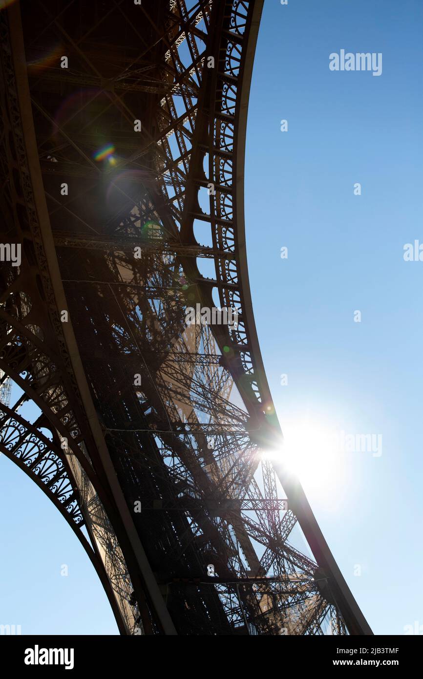 Tour de treillis en fer forgé Banque de photographies et d’images à haute résolution - Alamy