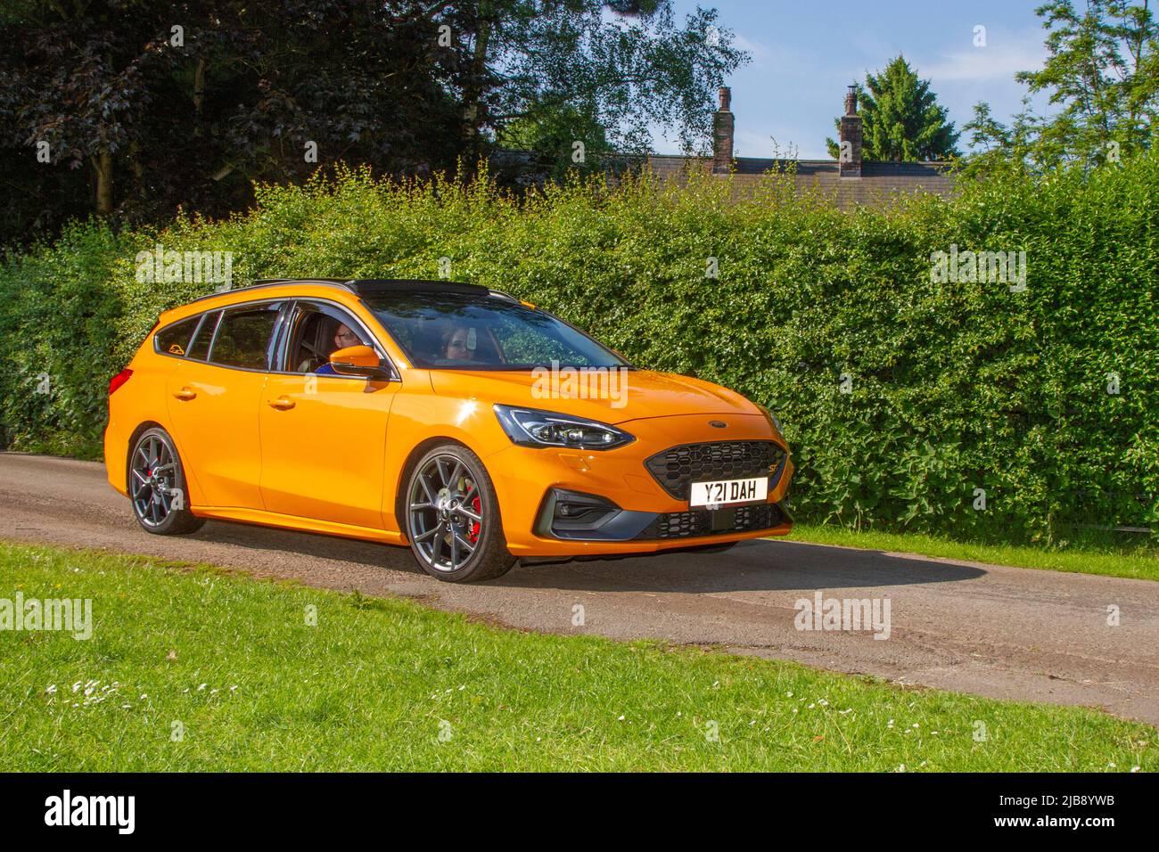 2019 Orange Ford Focus ST 2261cc essence 8 vitesses manuelle arrivée à ...