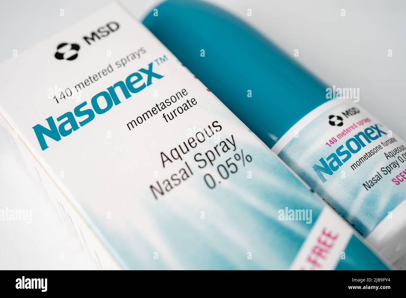 Nasonex nasal spray mometasone furoate Banque de photographies et d ...