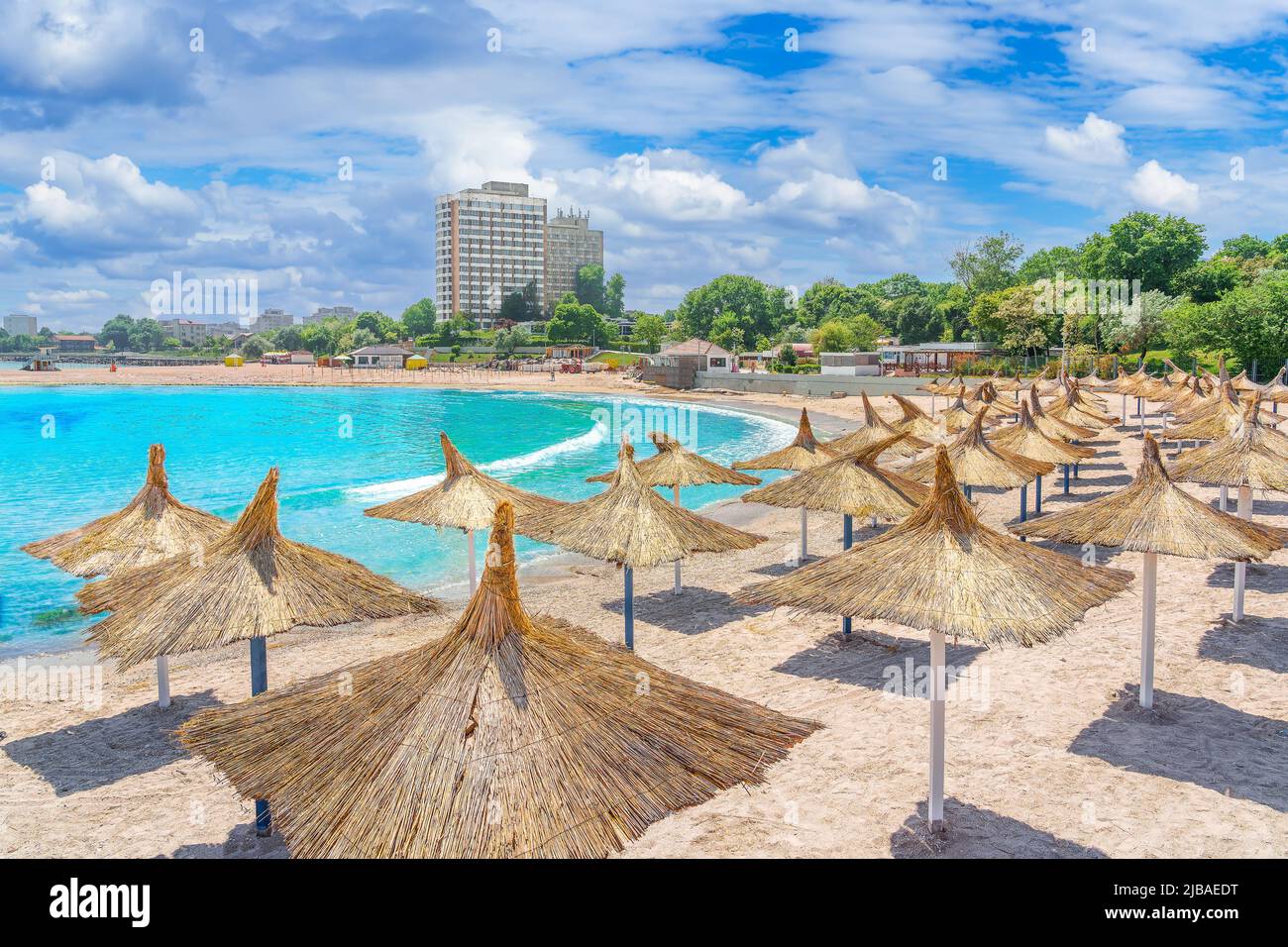 Paysage avec la plage de Saturne à la côte de la mer Noire, Roumanie ...