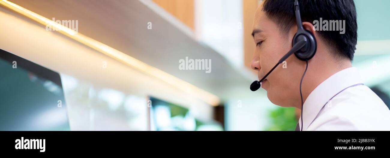 Service à la clientèle avec amical, homme et femme centre d'appel et ...