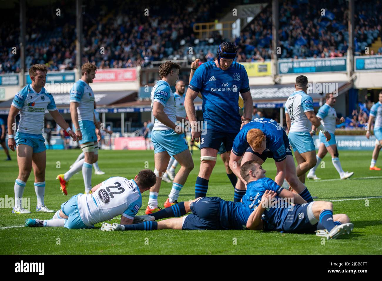 Garry Ringrose de Leinster fête ses scores avec ses coéquipiers lors du ...