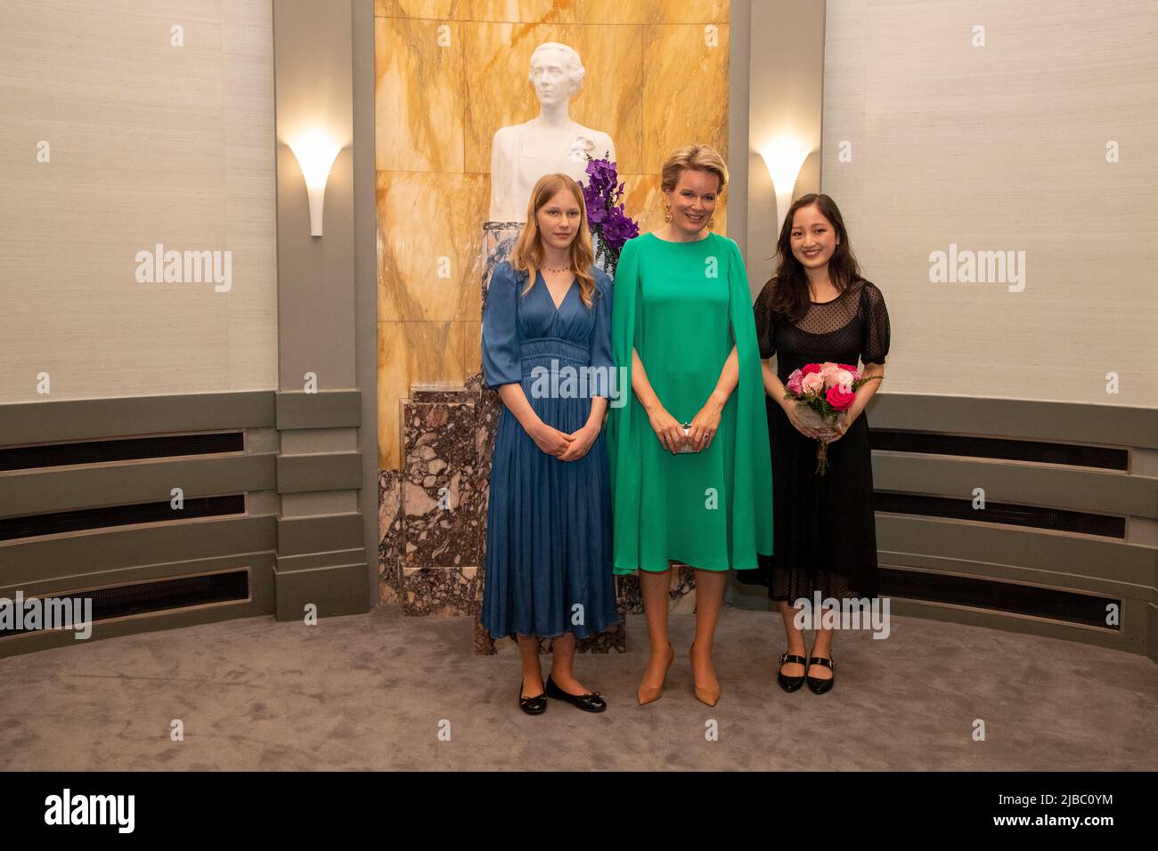 La princesse Eleonore, la reine Mathilde de Belgique et le lauréat ...