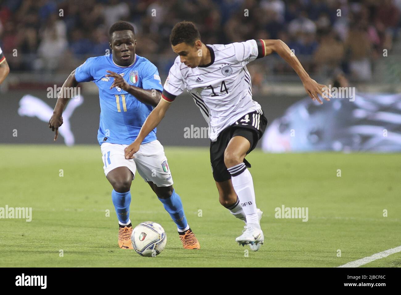 Degnand Wilfried Gnoto d'Italie est en compétition pour le bal avec ...