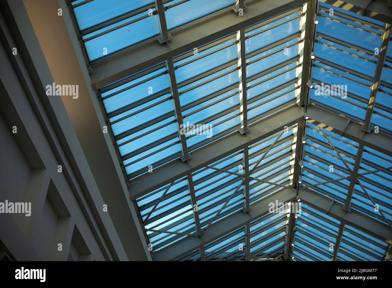 Bâtiment moderne de dôme de verre Banque de photographies et d’images à ...