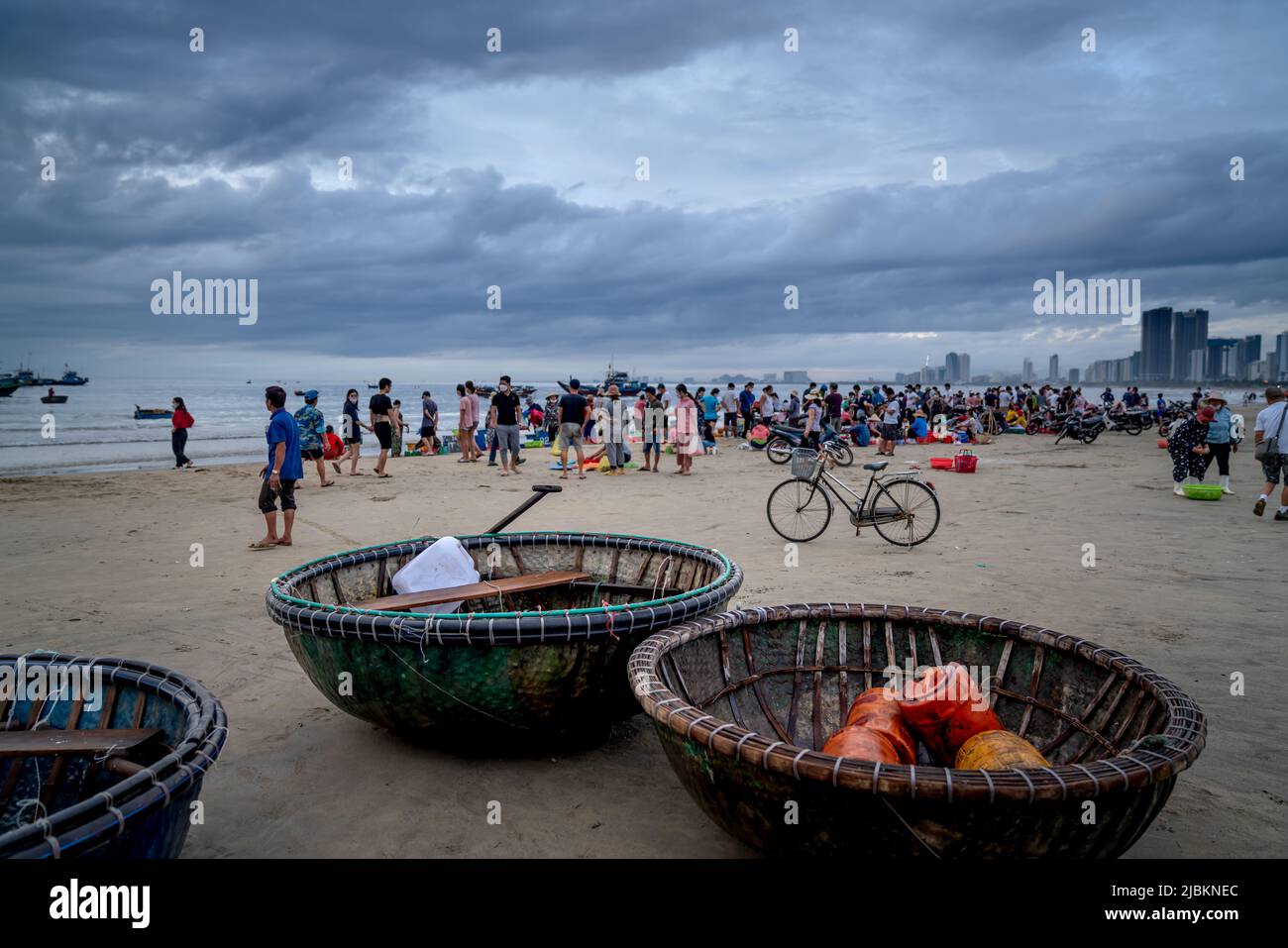 My Khe Beach, Da Nang City, Vietnam - 30 avril 2022: Marché aux ...