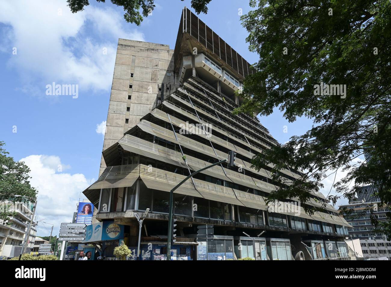 CÔTE D'IVOIRE, Abidjan, centre-ville plateau, bâtiment abandonné la ...