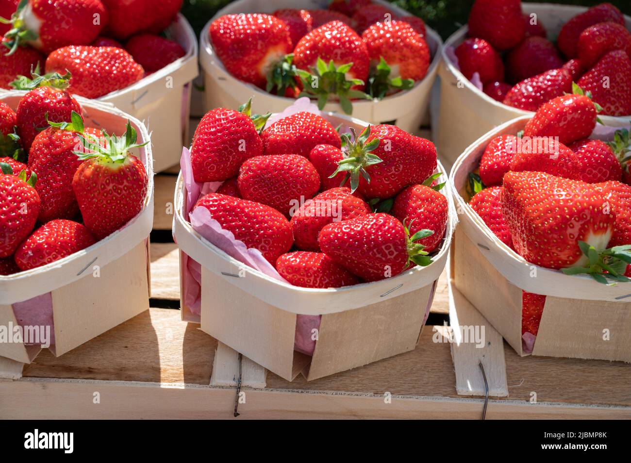 Panier de courses pour manger france Banque de photographies et d ...