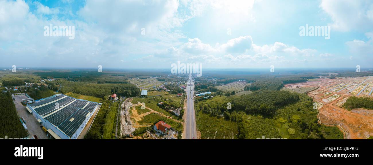 Vue panoramique aérienne de la route nationale 14 dans la province de ...