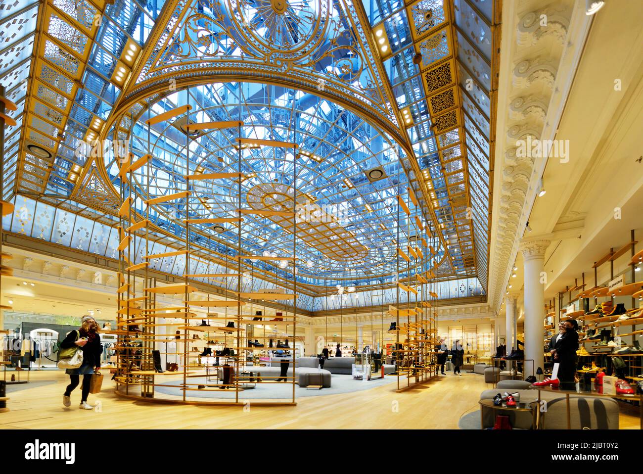 Bon marche paris Banque de photographies et d’images à haute résolution ...