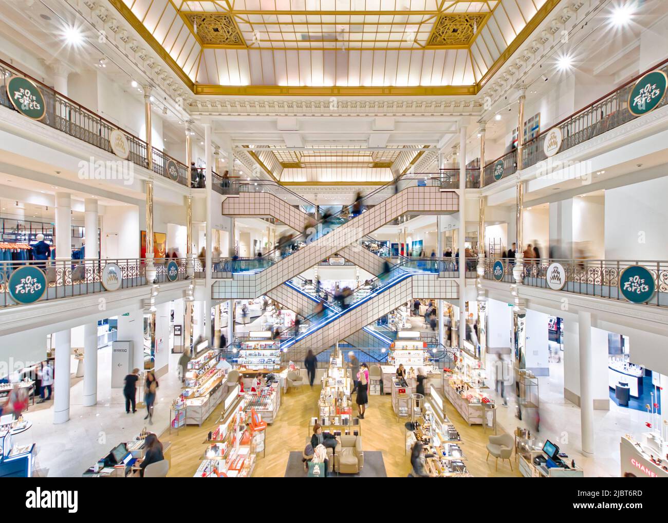 France, Paris, intérieur du magasin bon marché Rive gauche, centre ...