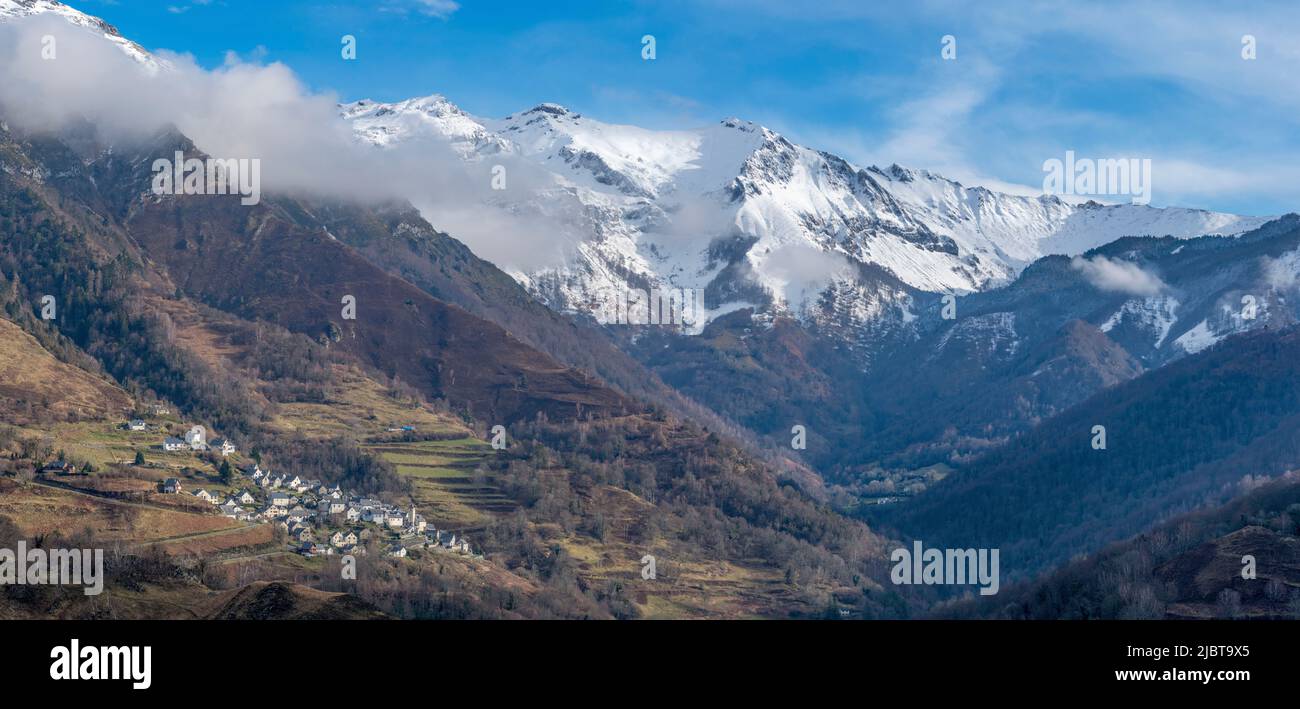 Le village aydius Banque de photographies et d’images à haute ...