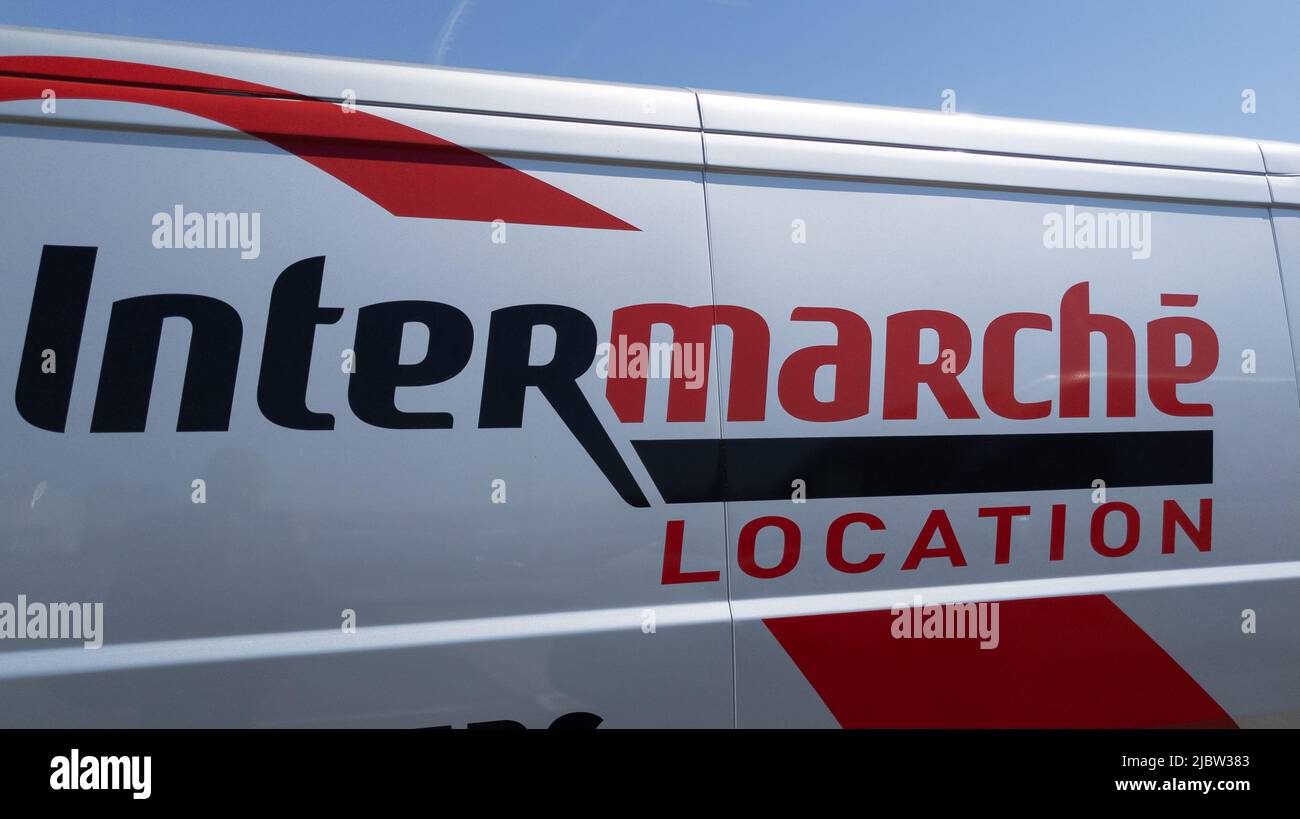 Bordeaux , Aquitaine France - 05 15 2022 : logo de l'enseigne de ...