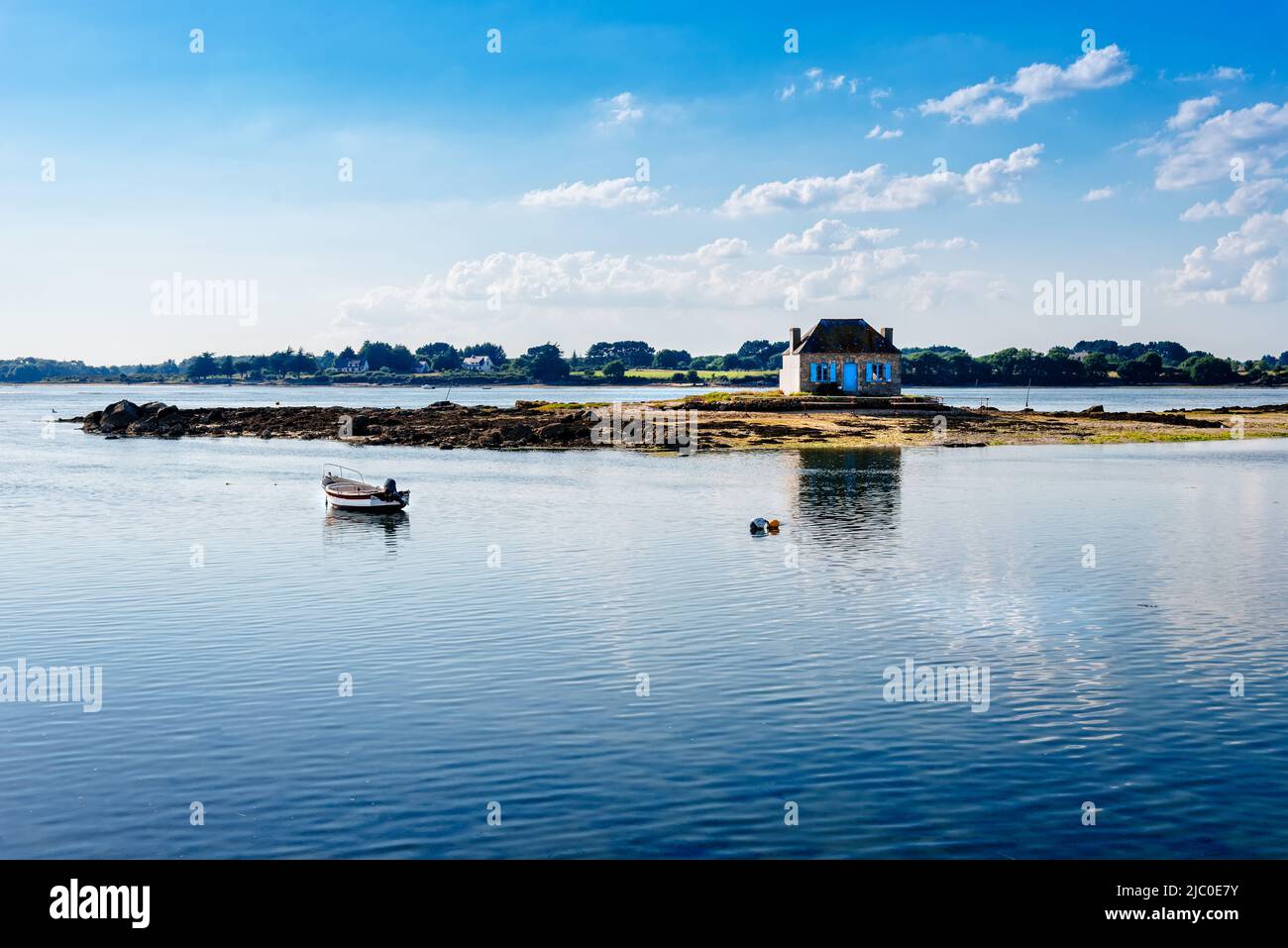 Petite île avec un gîte dans la rivière Etel, Ile de Saint-Cado ...