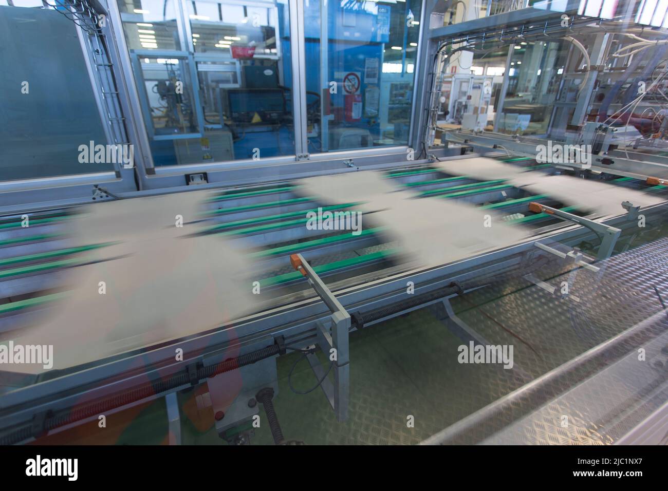 Gros plan sur les machines industrielles cartographiques utilisées dans ...