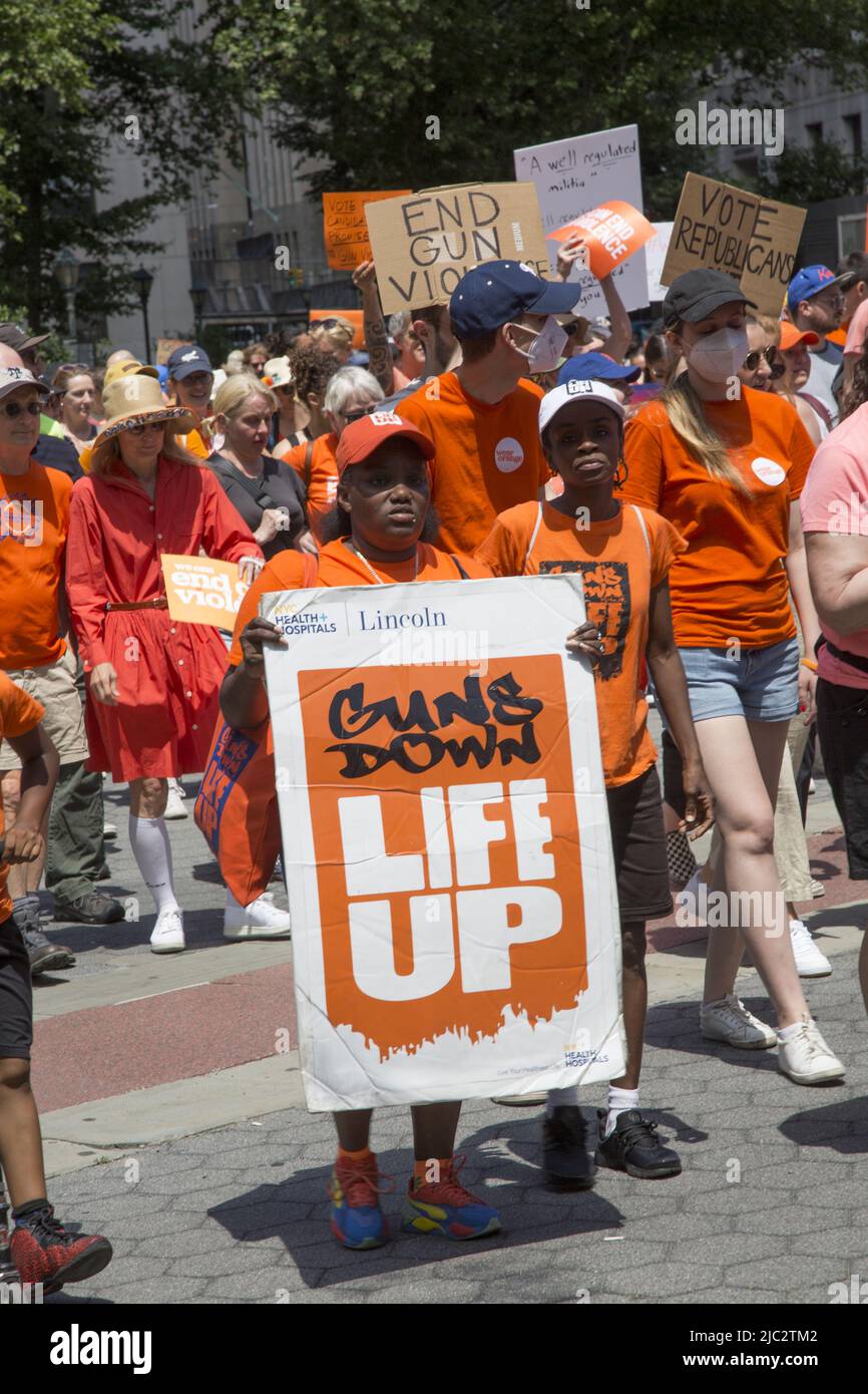 Les mamans exigent action NYC commémorent Wear Orange avec son rallye ...