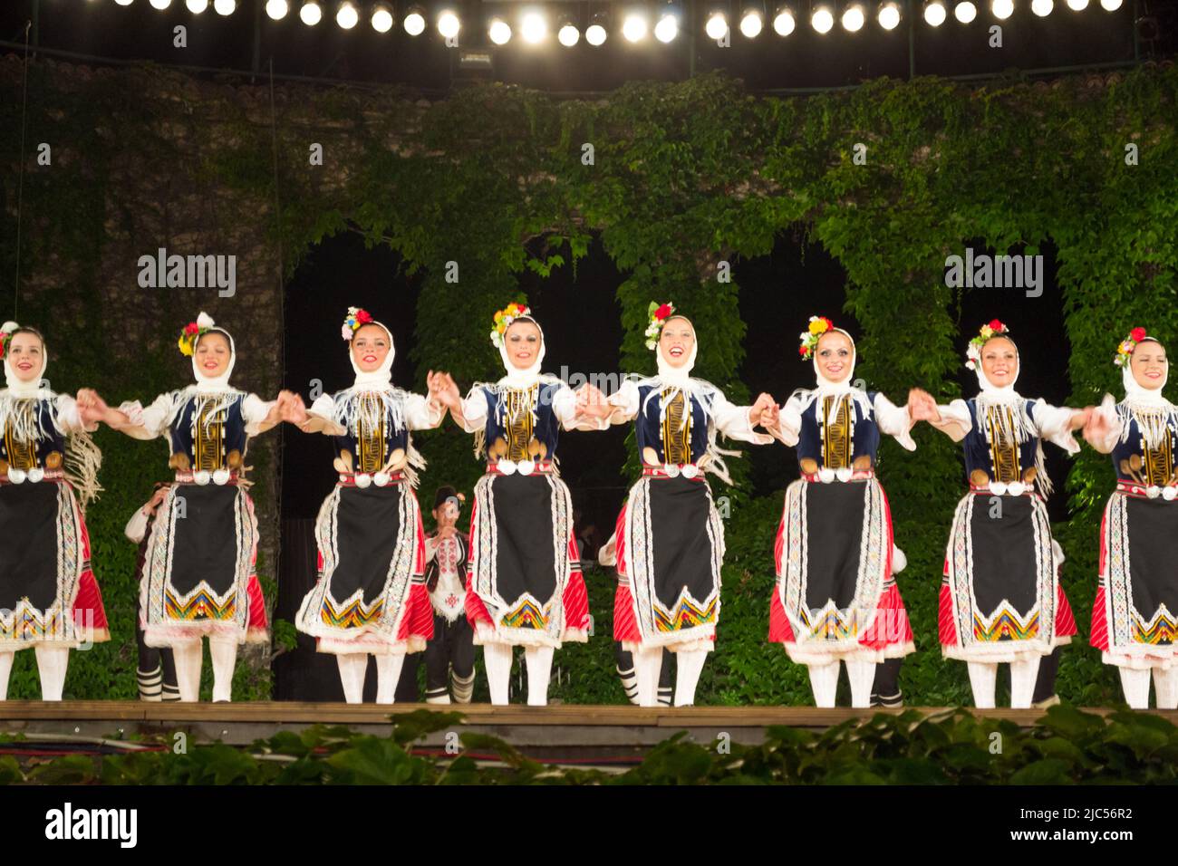 Homme bulgare en costumes traditionnels Banque de photographies et d ...