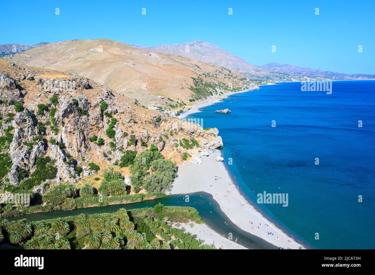 Preveli Beach - célèbre pour la belle rivière avec l'eau claire azur et ...