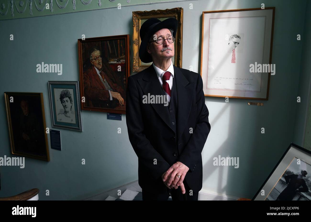 James Joyce looksid John Shevlin au James Joyce Center sur la rue North ...