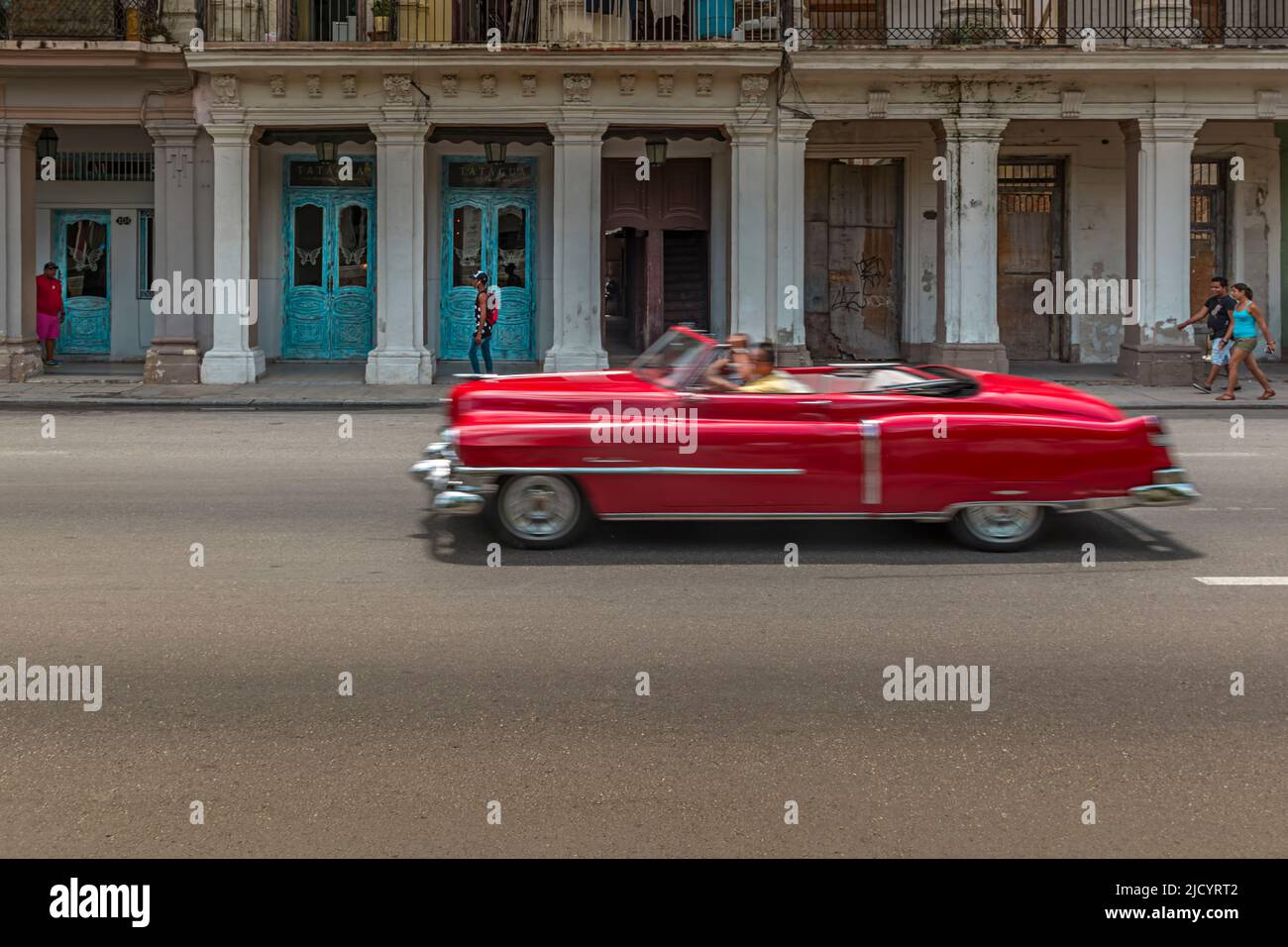Vieille voiture chevrolet rouge des années 1950 Banque de photographies ...