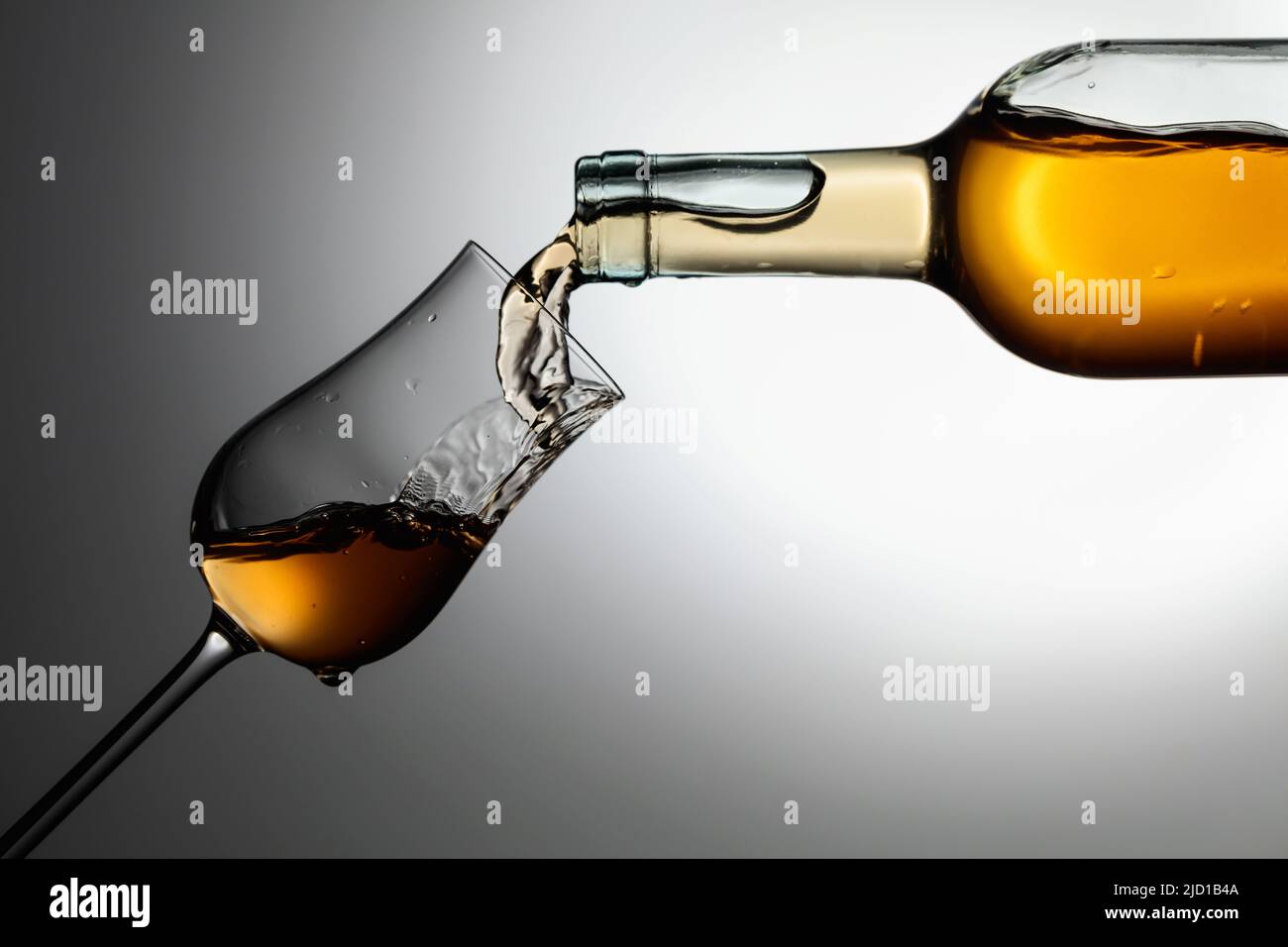 Digestif boisson alcoolisée Banque de photographies et d’images à haute ...