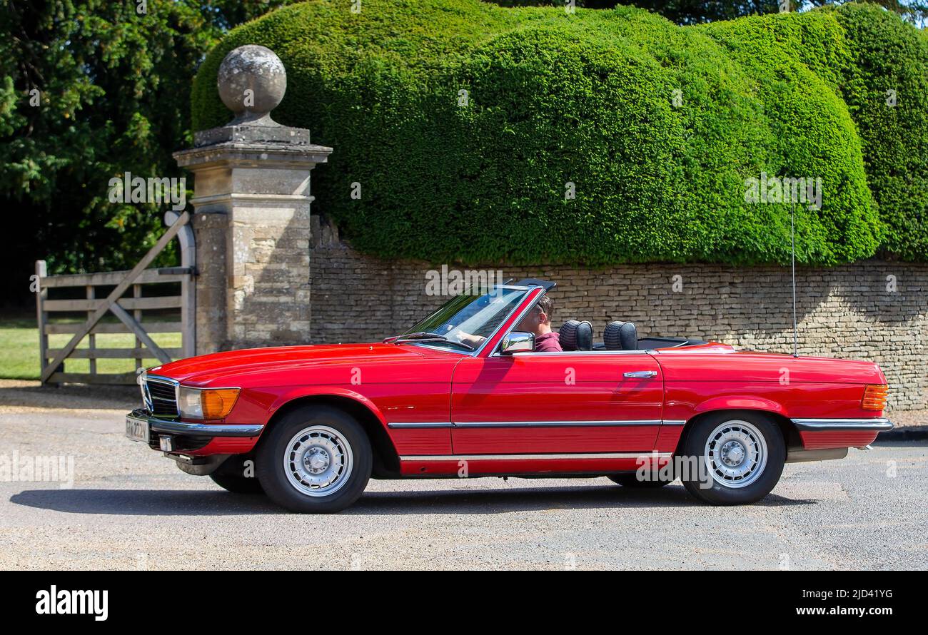 1980 rouge Mercedes 450 SL Photo Stock - Alamy