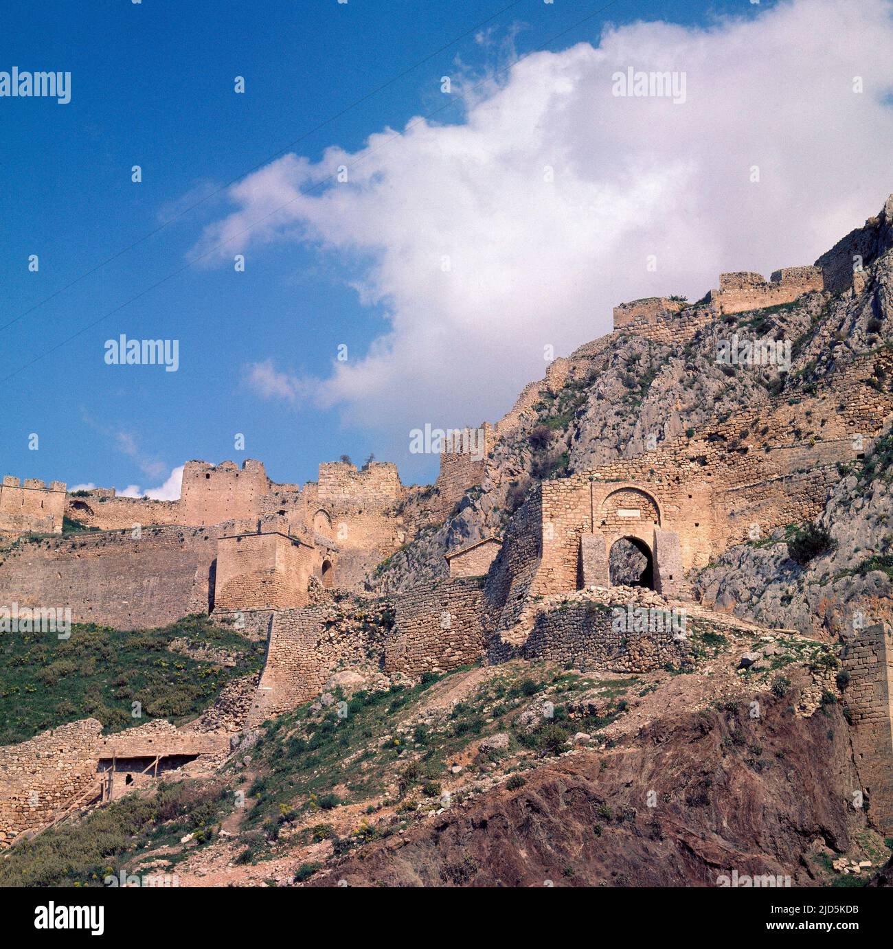 ACROCORINTO - RUINAS DE LA MURALLA DE CORINTO - FOTO AÑOS 60 ...