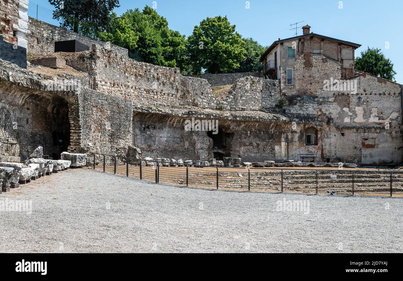 Le théâtre de Brixian romain construit à l'est du capitolium et relié ...