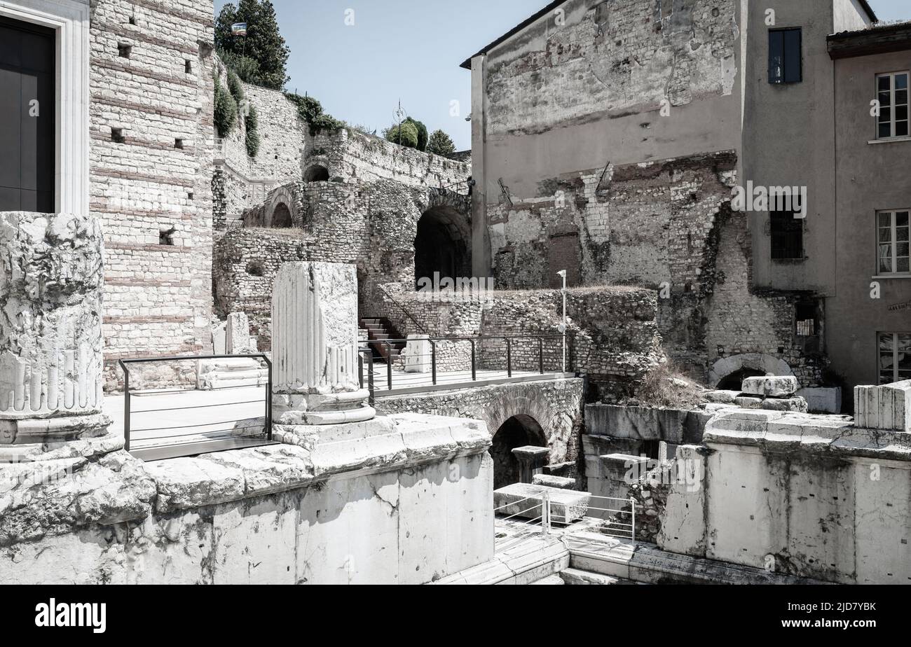 Le théâtre de Brixian romain construit à l'est du capitolium et relié ...