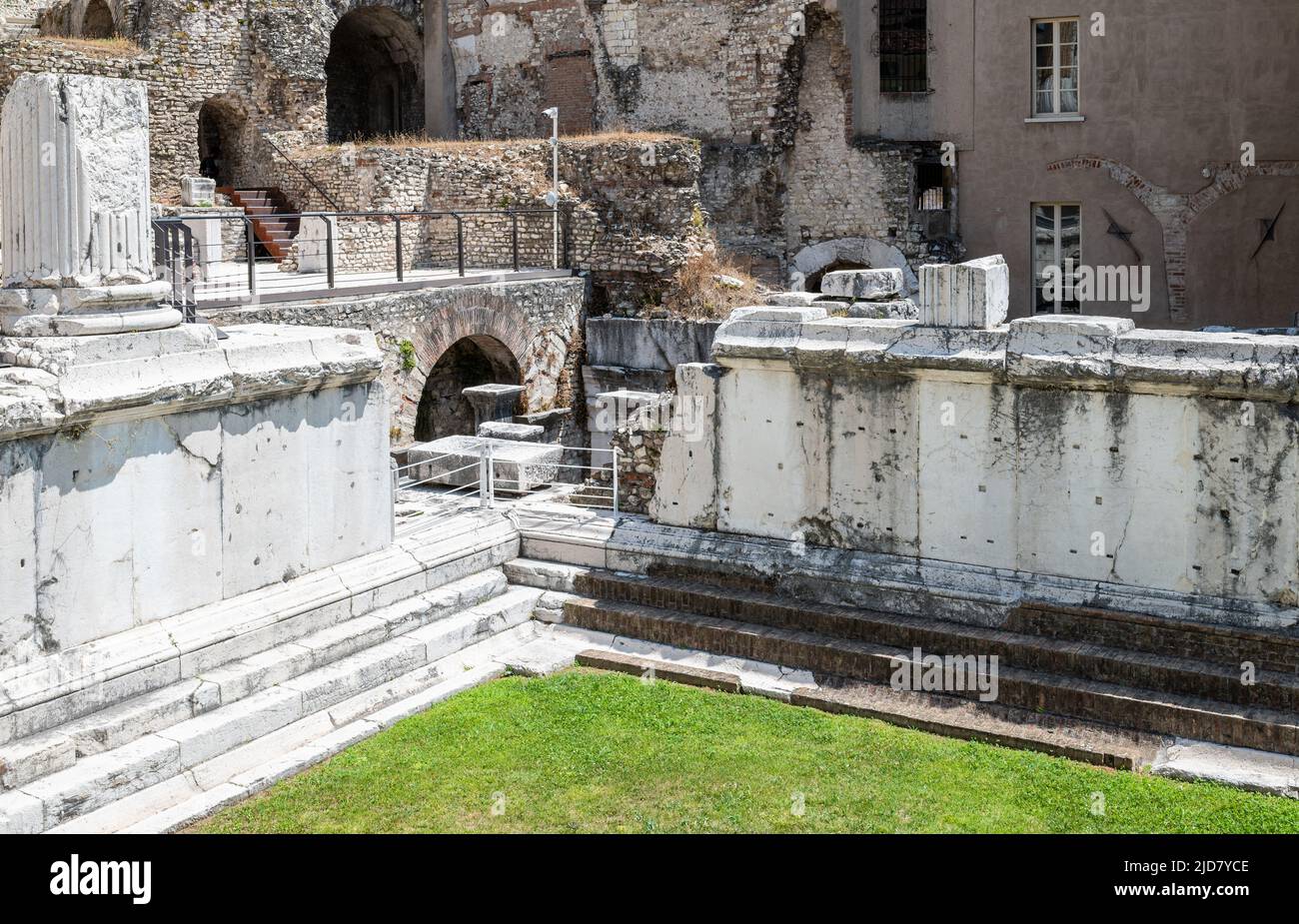 Le théâtre de Brixian romain construit à l'est du capitolium et relié ...