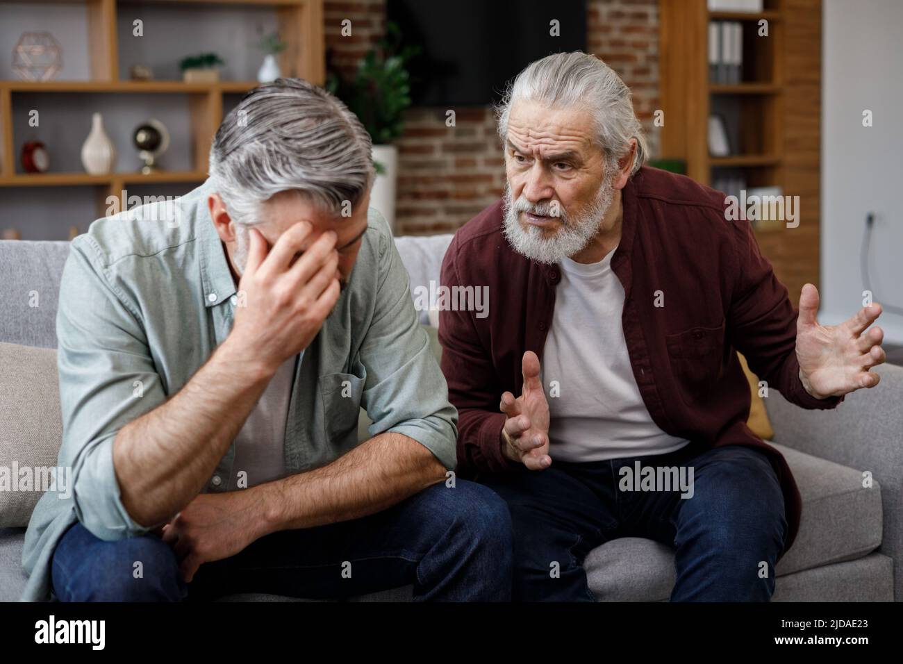 Conflit de générations Banque de photographies et d’images à haute ...