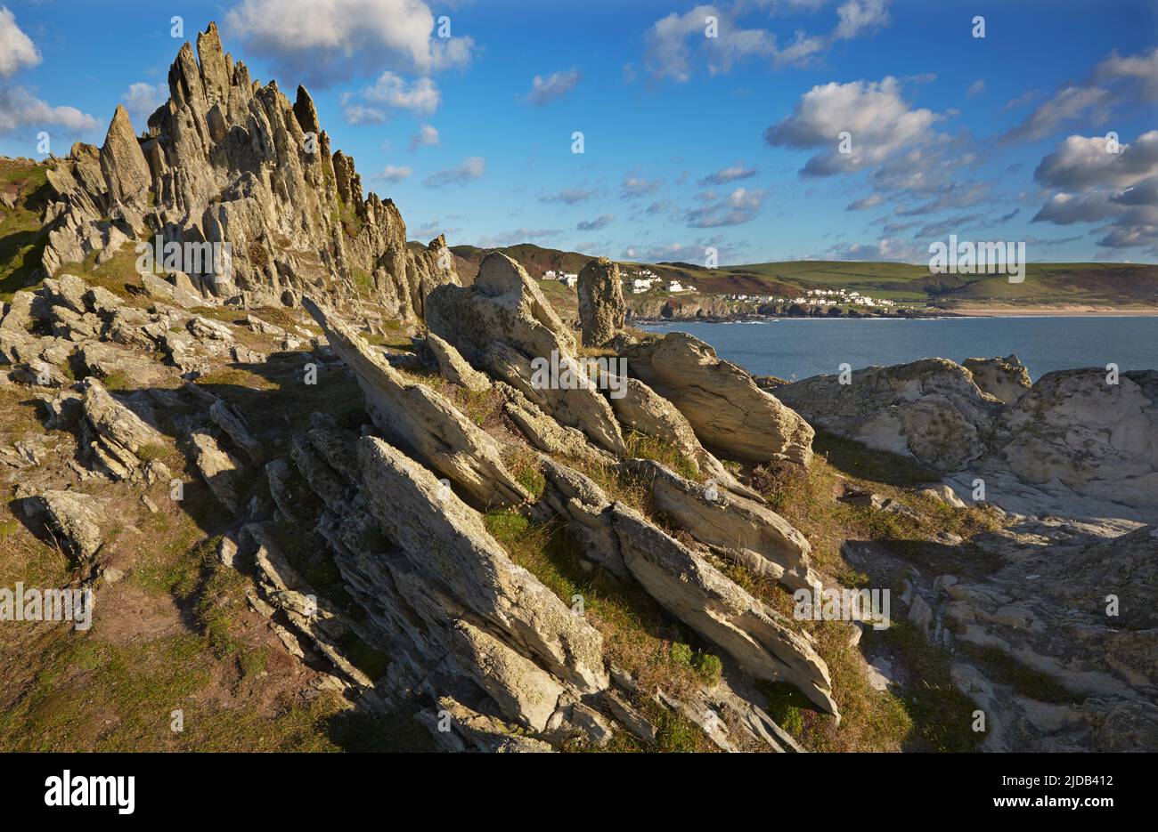 Les rochers de Morte point, un promontoire rocheux et robuste le long ...