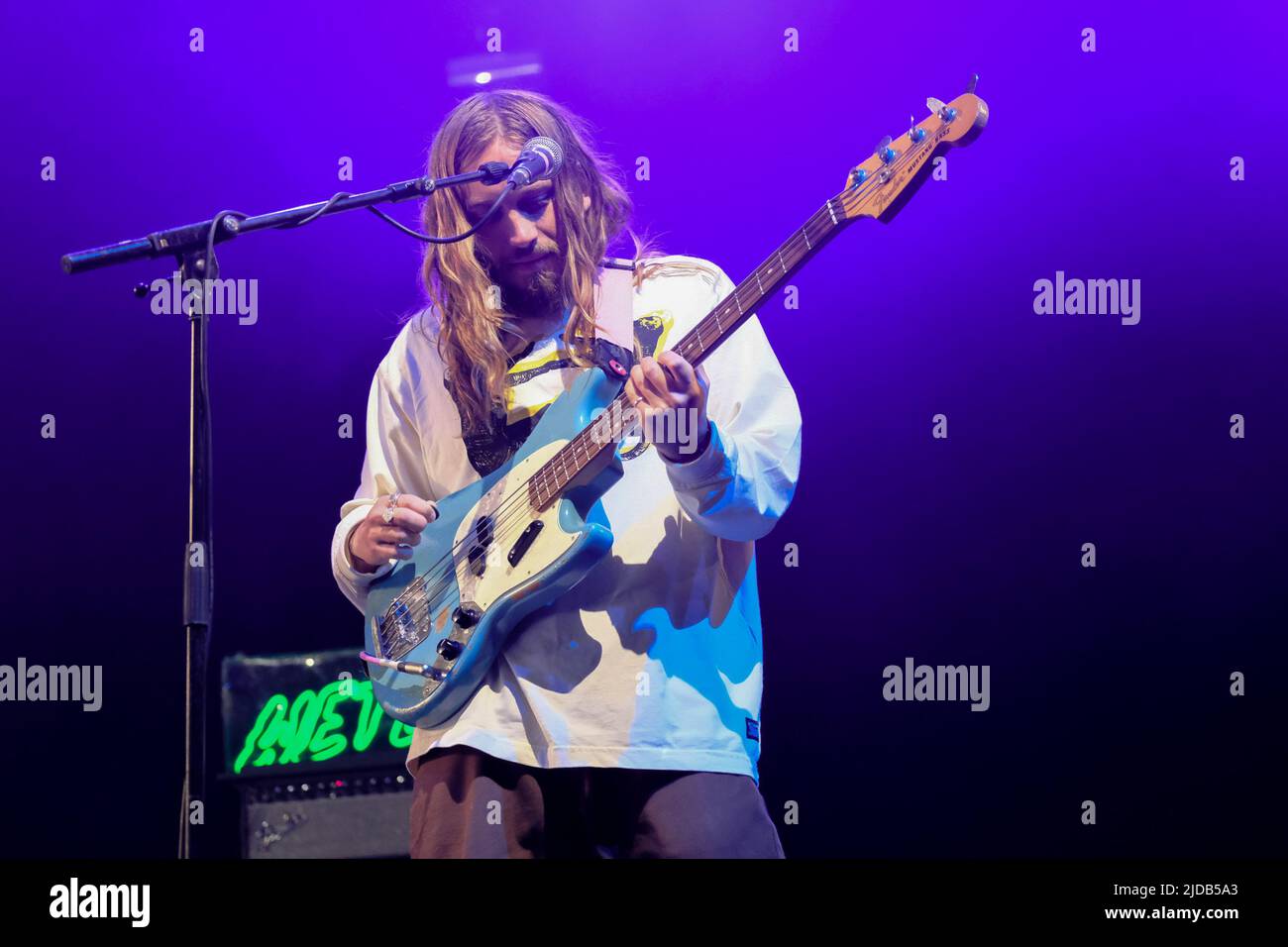 Ellis Durand, bassiste avec groupe de rock indépendant britannique Wet ...