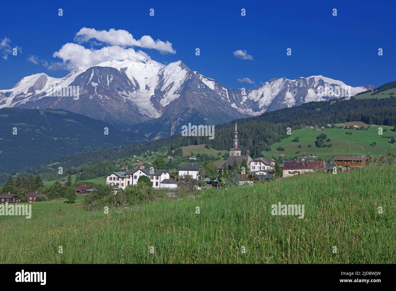 Combloux village Banque de photographies et d’images à haute résolution ...