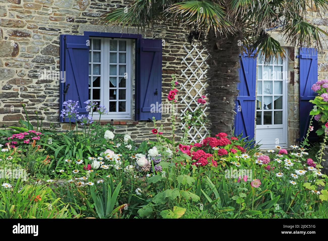 Façade fleurie de la maison Banque de photographies et d’images à haute ...
