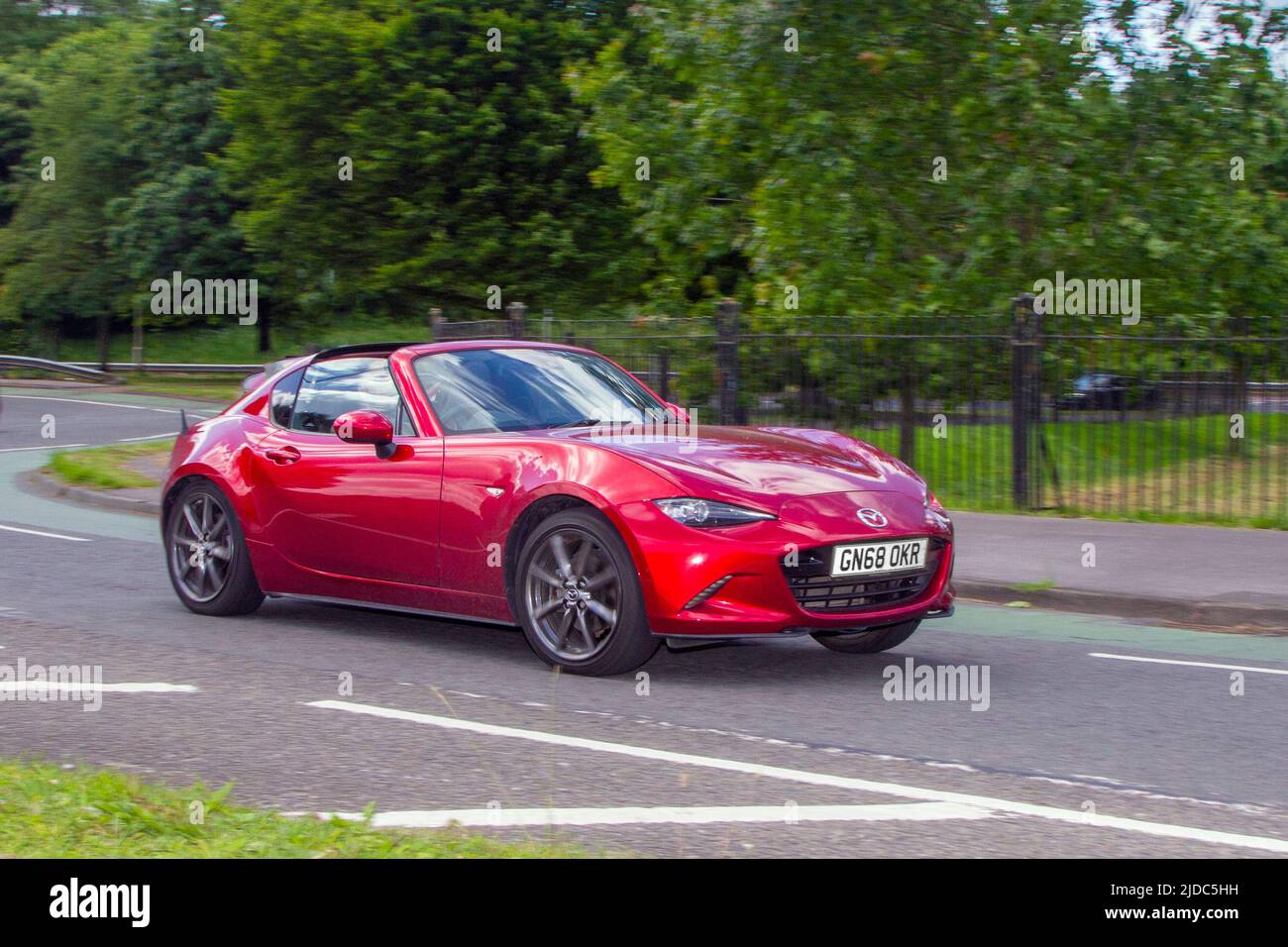 Mazda mx5 driving Banque de photographies et d’images à haute ...