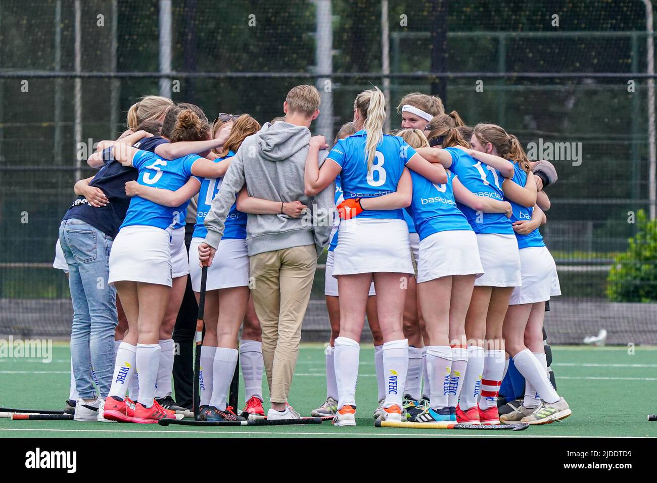 AMERSFOORT, PAYS-BAS - JUIN 19: Joueurs de WFHC Hoorn pendant le match ...