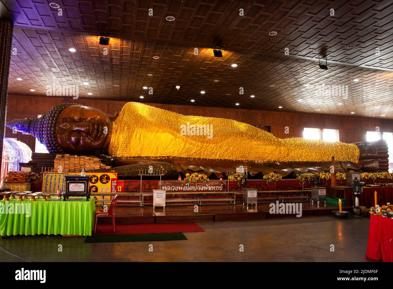 Statue d'attitude inclinable de Bouddha en bois pour les voyageurs ...