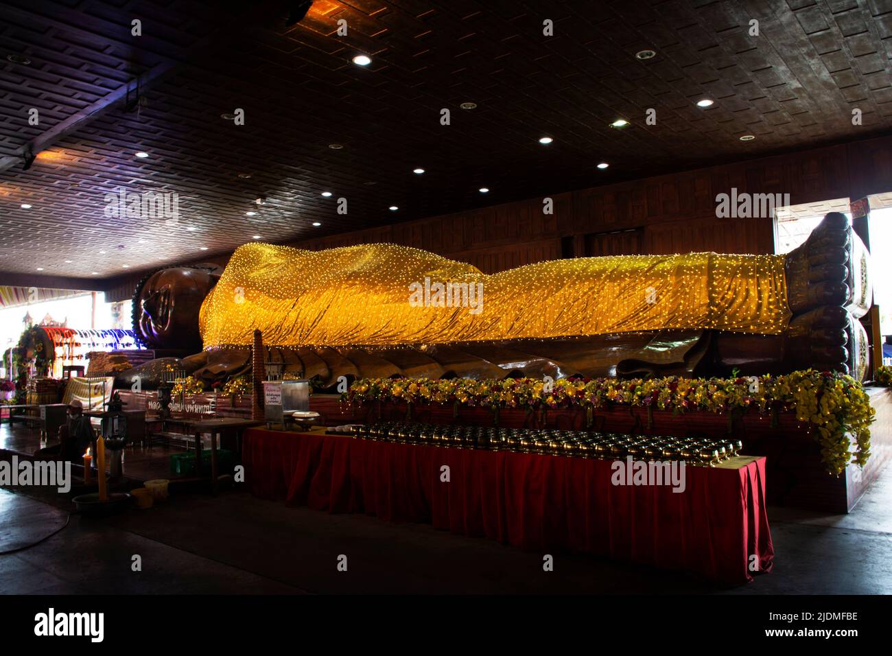 Statue d'attitude inclinable de Bouddha en bois pour les voyageurs ...