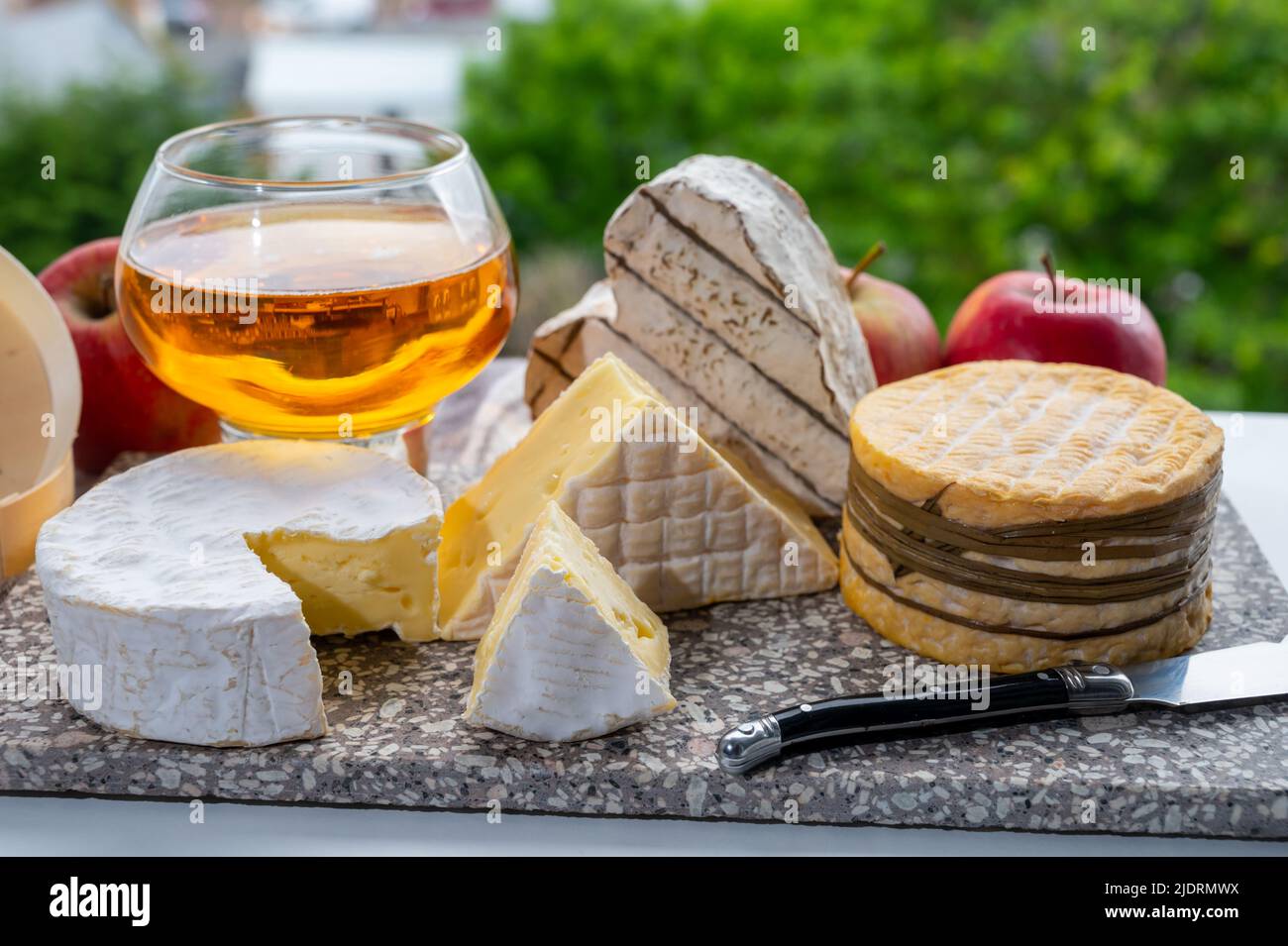 Fromages de vache de la région normande - camembert, livarot ...